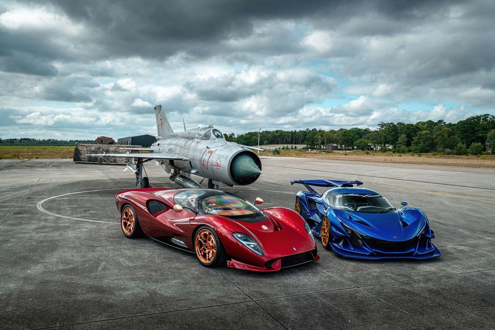 Wall Mural - Hypercars and fighter jets - Wallpaper